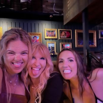 LAINEY WILSON’S BELL BOTTOMS UP - Updated April 2026 - 238 Photos & 115 ...