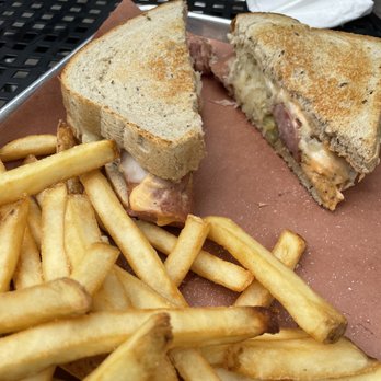 SPLIT RAIL EATS - Updated June 2024 - 145 Photos & 185 Reviews - 849 ...