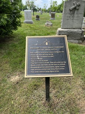 HOLY ROOD CEMETERY - Updated October 2025 - 49 Photos - 2128 Wisconsin ...