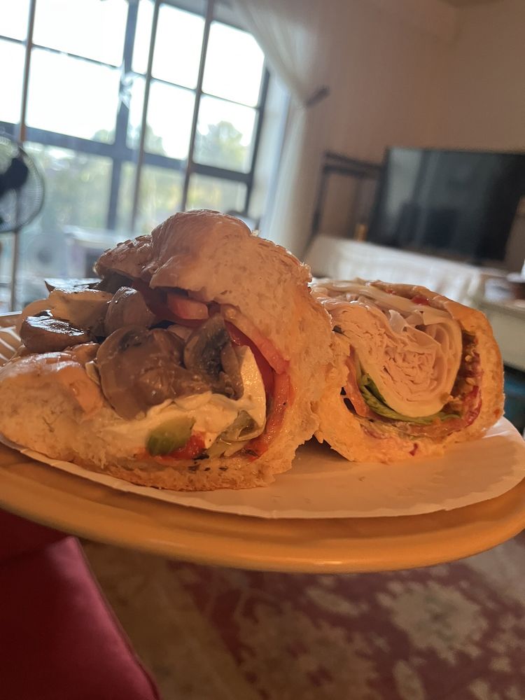 BELLA MONTE ITALIAN DELI - Updated August 2025 - 94 Photos & 122 ...