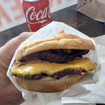 SESPE BURGER - Updated November 2025 - 68 Photos & 67 Reviews - 8252 ...