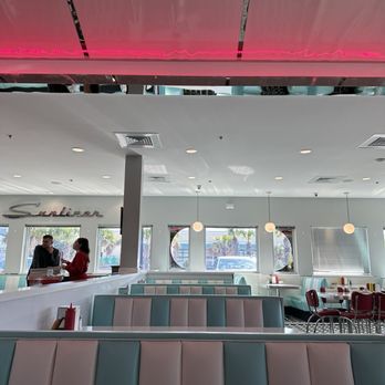 SUNLINER DINER - Updated June 2025 - 1058 Photos & 999 Reviews - 100 E ...