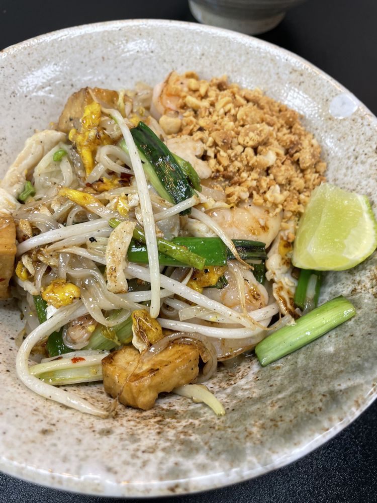 CHICKEN AND RICE ASIAN STREET FOOD - Updated December 2025 - 26 Photos ...