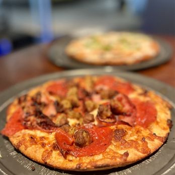 TWO CITIES PIZZA COMPANY - 672 Photos & 879 Reviews - 202 W Main St ...