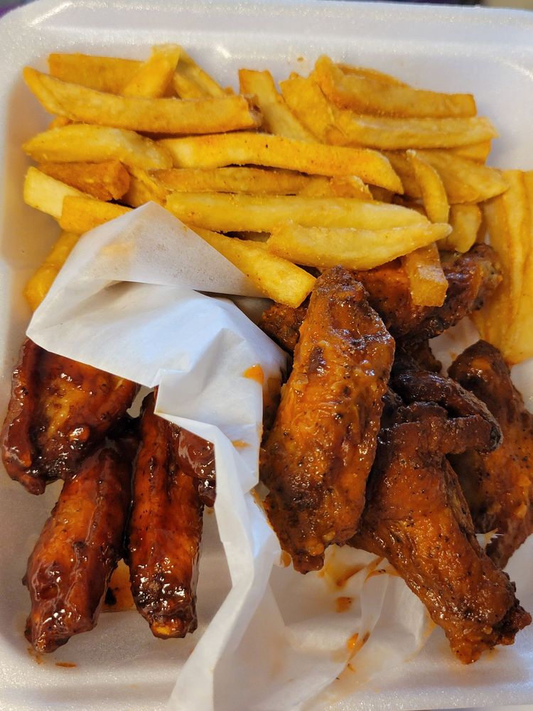 R&R EXTREME WINGS - Updated May 2026 - 53 Photos & 47 Reviews - 8320 N ...
