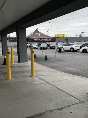 TESLA SERVICE CENTER - Updated July 2025 - 43 Photos & 17 Reviews ...