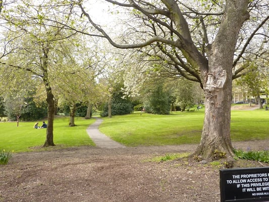GEORGE SQUARE GARDENS - Updated December 2024 - George Square Lane ...