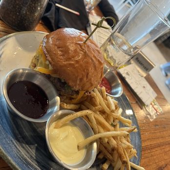 WAVE LAKESIDE DINING - Updated January 2026 - 86 Photos & 29 Reviews ...