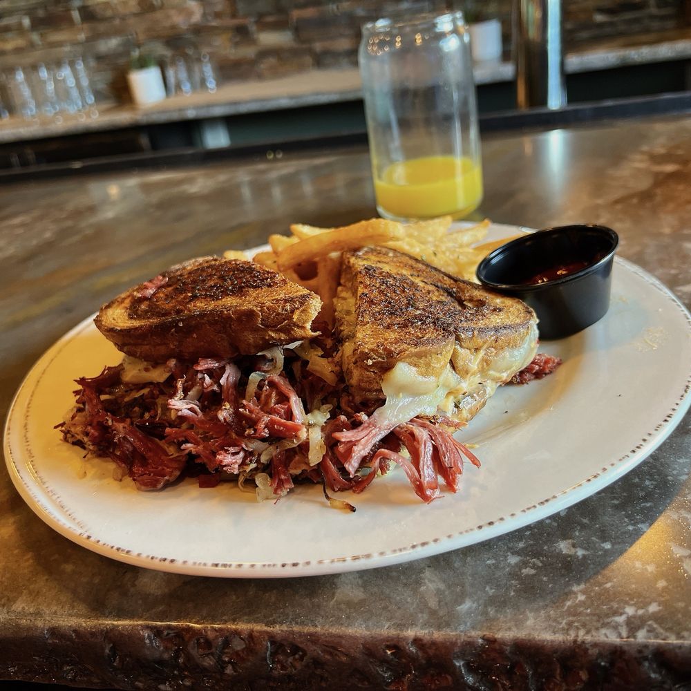 THE BRUNCH PUB - Updated August 2024 - 62 Photos & 98 Reviews - 101 W ...