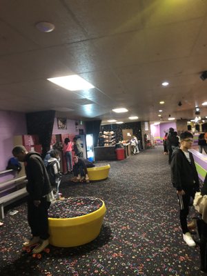CHRISTIANA SKATING CENTER - 12 Photos & 32 Reviews - 801 Christiana Rd ...