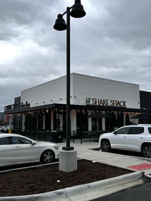 SHAKE SHACK LIBERTY CENTER - Updated December 2025 - 56 Photos & 107 ...