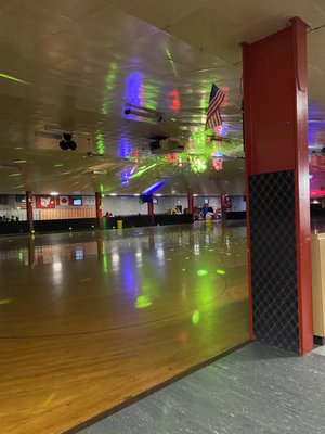 ROLL ARENA FAMILY SKATING CENTER - Updated October 2025 - 19 Photos ...