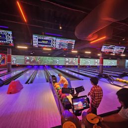 BOWLERO VALLEY FAIR - Updated December 2025 - 257 Photos & 229 Reviews ...