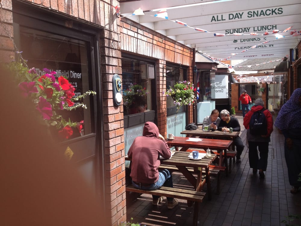 WELLFIELD DINER - Updated January 2025 - 6 Wellfield Court Arcade ...