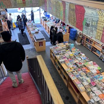 BMV BOOKS - Updated December 2025 - 55 Photos & 185 Reviews - 471 Bloor ...