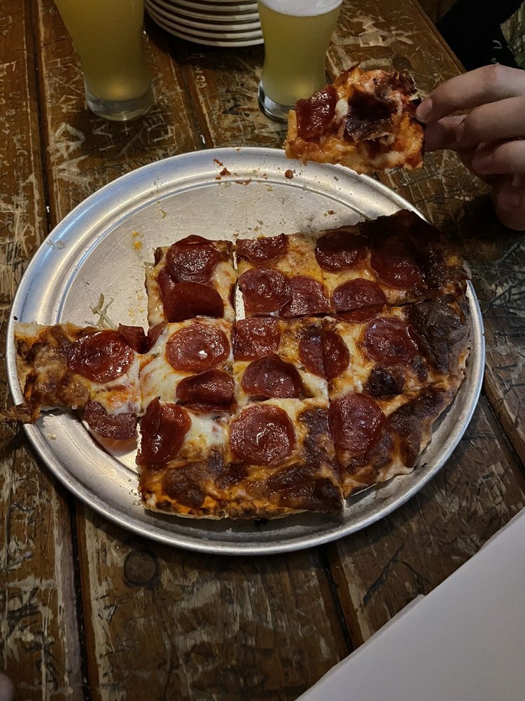 PARROTS BAR & GRILL - Updated June 2025 - 24 Photos & 90 Reviews - 754 ...