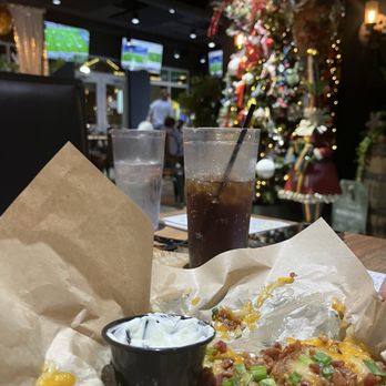 THE OWNERS BOX SPORTS BAR & GRILL - Updated May 2025 - 37 Photos & 51 ...