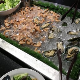 MAPLE LEAF QUEENS BUFFET - Updated December 2025 - 25 Photos & 19 ...