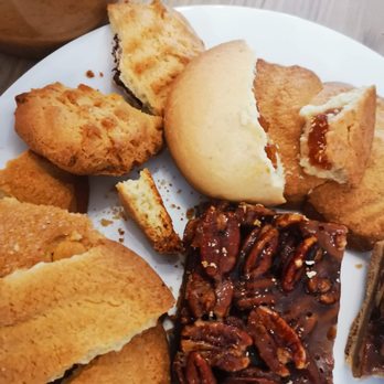 BINDI DESSERT - Updated December 2025 - 10 Photos - 630 Belleville ...