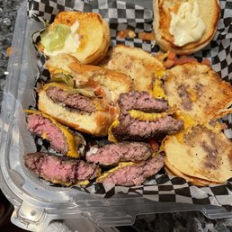 Looneys Pub South - Reserve Now - Pubs - Updated June 2025 - 220 Photos ...