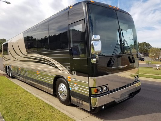 WHITES ENTERTAINMENT TOUR BUS - Updated July 2025 - 4828 Elmore Rd ...
