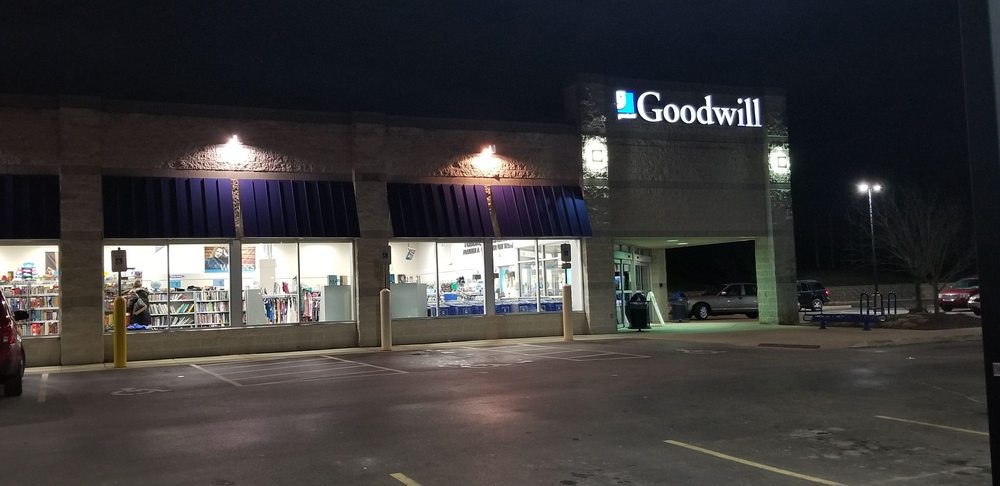 GOODWILL STORE & DONATION CENTER - Updated December 2024 - 3131 S Oakes ...