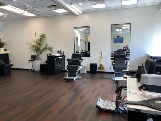 UNIVERSITY MALL BARBER SHOP - Updated October 2025 - 17 Photos & 16 ...