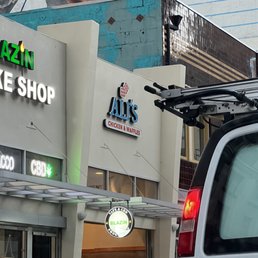 ALI’S CHICKEN & WAFFLES - Updated October 2025 - 84 Photos & 106 ...