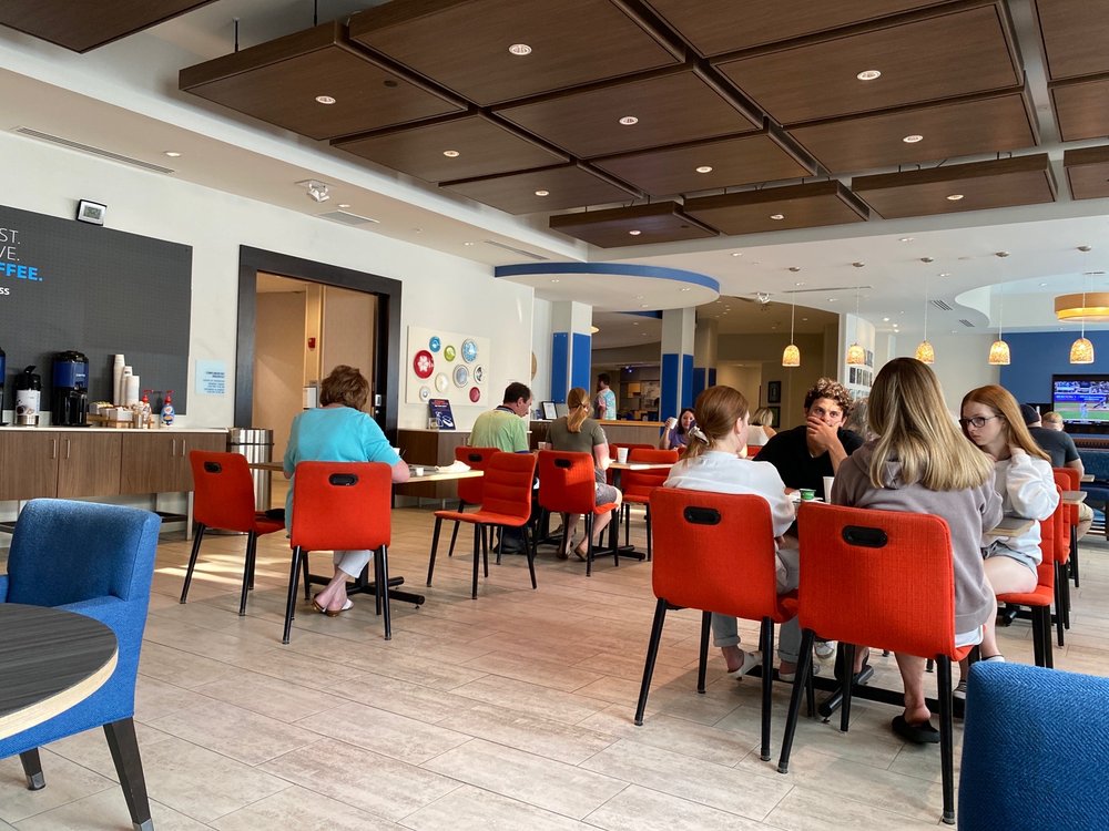 HOLIDAY INN EXPRESS & SUITES LOUISVILLE DOWNTOWN - Updated December ...