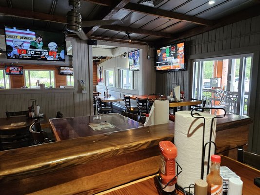 HOOTERS - Updated December 2025 - 50 Photos & 127 Reviews - 10133 North ...