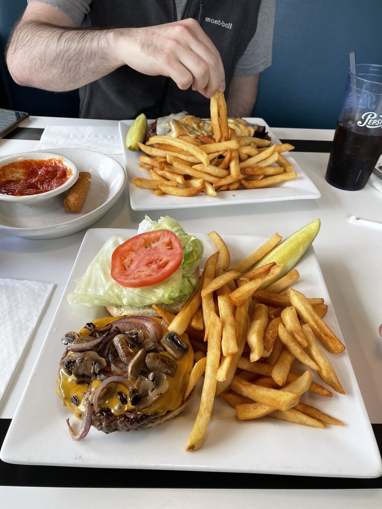 MADDY’S DINER - 12 Photos & 33 Reviews - 439 NY-17M, Middletown, NY ...