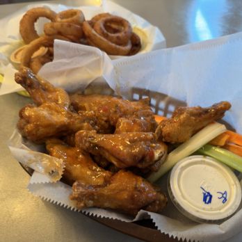 YOUNG HARRIS WING HOUSE - Updated November 2025 - 76 Photos & 82 ...