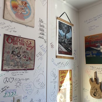 YOUNG HARRIS WING HOUSE - Updated October 2024 - 75 Photos & 64 Reviews ...