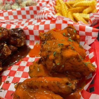 VALLEY WINGS - Updated December 2024 - 308 Photos & 426 Reviews - 1495 ...