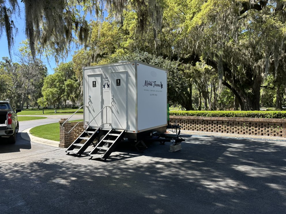 MOBILE THRONES FLORIDA - Updated October 2025 - 1424 East 17th St ...