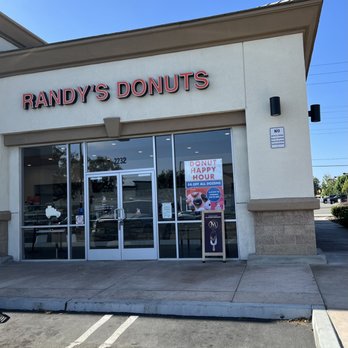 RANDYS DONUTS - Updated October 2025 - 145 Reviews & 141 Photos - 2232 17th St, Santa Ana ...