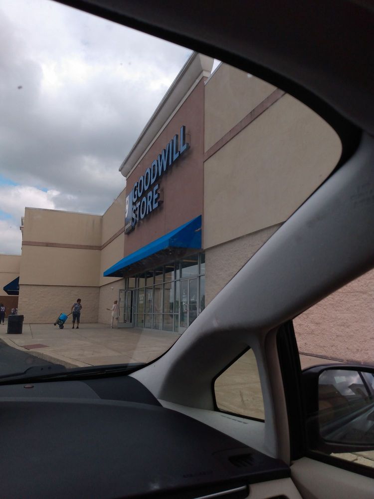 GOODWILL STORE & DONATION CENTER - Updated October 2025 - 22 Photos ...