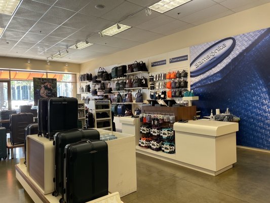 SAMSONITE OUTLET - Updated September 2025 - 32 Photos & 30 Reviews ...