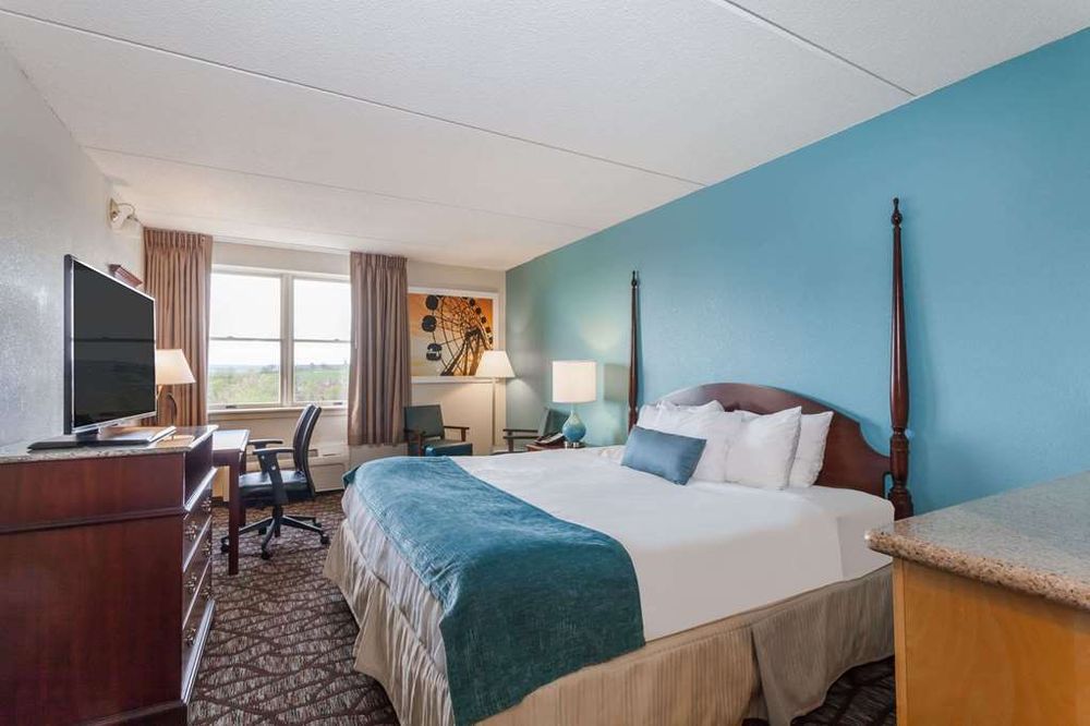 DAYS INN BY WYNDHAM HERSHEY - 76 Photos & 77 Reviews - 350 West ...