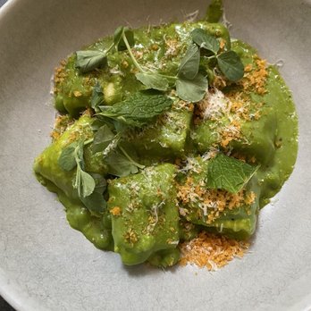 CROWN SHY - Updated January 2025 - 2634 Photos & 670 Reviews - 70 Pine ...