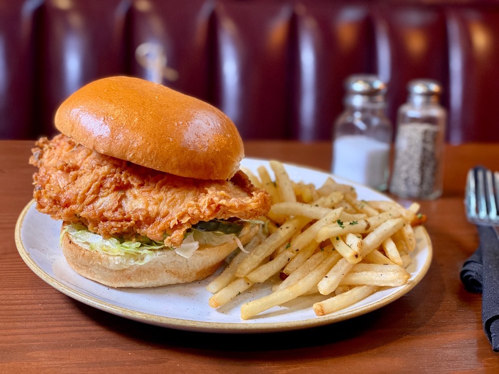 CAMPUS LOUNGE - Updated July 2024 - 79 Photos & 56 Reviews - 701 S ...