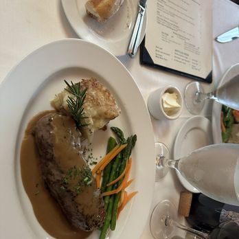 HARRIS’ RESTAURANT - Updated July 2024 - 2384 Photos & 2155 Reviews ...