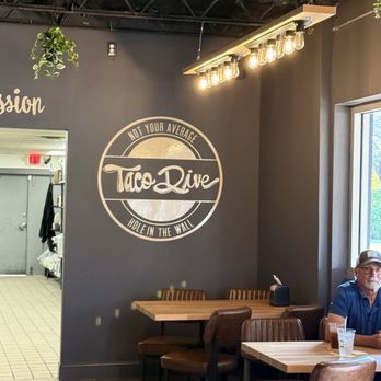 TACO DIVE - Updated October 2025 - 54 Photos & 23 Reviews - 401 E New ...
