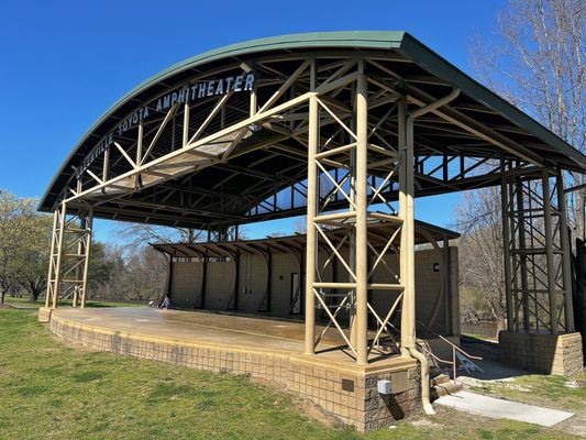 TOWN COMMON - Updated January 2026 - 45 Photos - 100 E 1st St ...