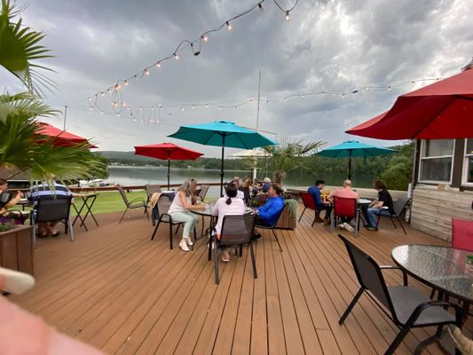 MAPLE ON THE LAKE - Updated December 2025 - 103 Photos & 95 Reviews ...