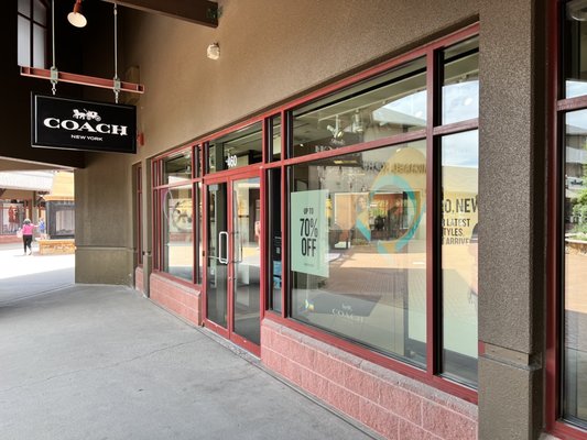 THE COACH FACTORY STORE - Updated July 2025 - 23 Photos & 39 Reviews ...