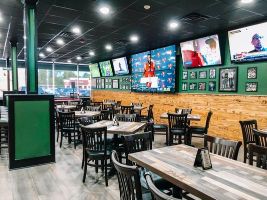 LAMBEAU’S SPORTS BAR & GRILL - Updated September 2025 - 109 Photos & 76 ...