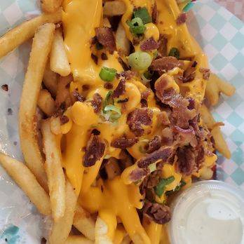 BURGER 82 - Updated January 2025 - 156 Photos & 182 Reviews - 880 W ...