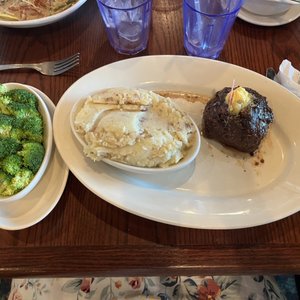 PULLMANS AT TROLLEY SQUARE - 82 Photos & 142 Reviews - 619 S Old Oneida ...