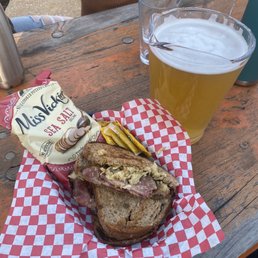 CENTRAL MACHINE WORKS BREWERY AND BEER HALL - Updated July 2024 - 416 ...